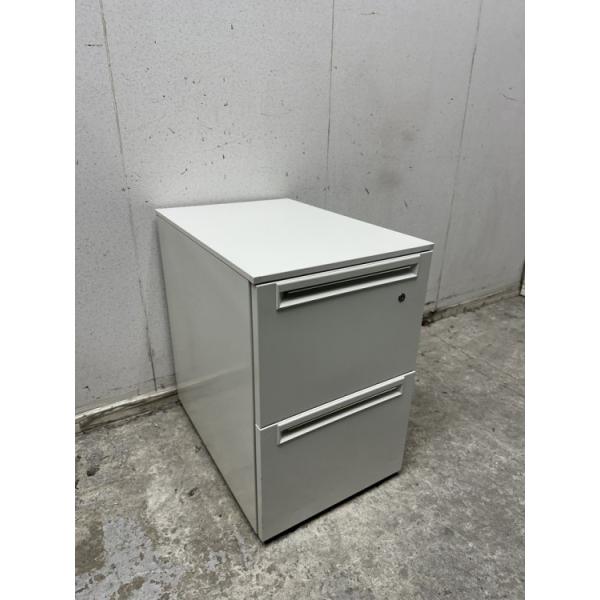 ■管理番号：2200000115162■メーカー：プラス■型番：UJ-N046SC-2W4■カラー：ホワイト /ホワイト■外形寸法：W396 x D577x H605mm■付属品：カギ1本■仕様：2段※上記は型番などから調べたデータを抜粋し...