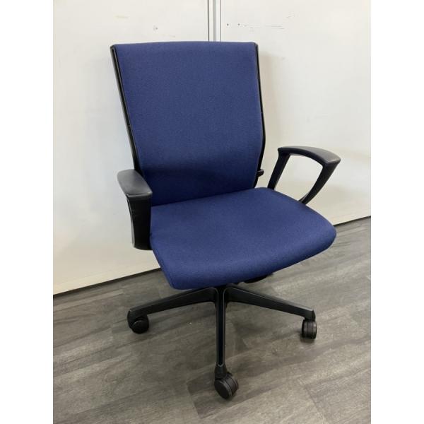 ■管理番号：2200000116385■メーカー：オカムラ■型番：C445JR-FFW4■カラー：ブルー /背座ダークブルー■シリーズ：ESCUDO(エスクード)チェアエルゴノミクスの視点から、背もたれ・座面・リクライニングに、快適性を高め...