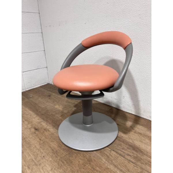 ■管理番号：2200000124503■メーカー：イトーキ■型番：PCK-1107DL■カラー：レッド /コーラルピンク■シリーズ：医療施設用チェアシリーズ■座面の高さ：SH415-530mm■外形寸法：W490 x D445x H625-...