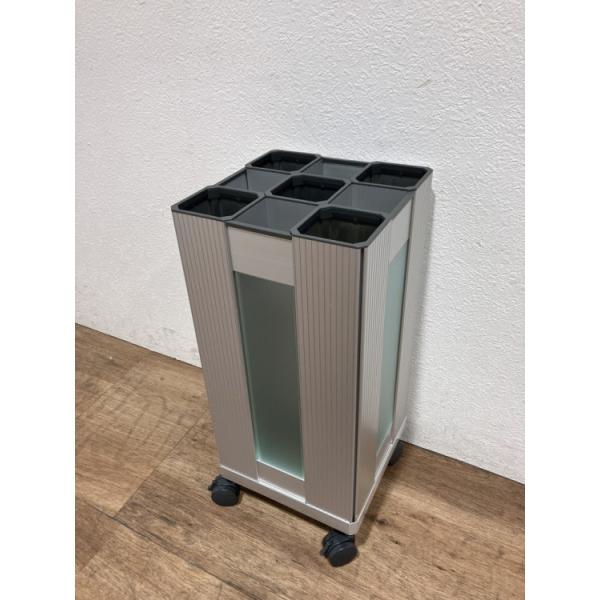 ■管理番号：2200000124529■メーカー：ウチダ（内田洋行）■型番：AR2-9■カラー：その他のカラー /シルバー■シリーズ：アンブレスト2シリーズ■外形寸法：W266 x D266x H594mm■規格・仕様：9本用/キャスター脚...