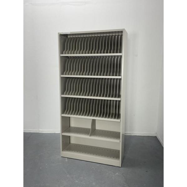 ■管理番号：2200000127591■メーカー：コクヨ■型番：HP-SA49F1■カラー：グレー /ナチュラルグレー■外形寸法：W900 x D320x H1790mm■規格・仕様：仕切り板77枚※上記は型番などから調べたデータを抜粋した...