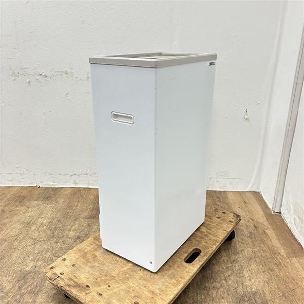 ■管理番号：2200000128553■メーカー：サンデン■型番：PF-057W■電源：単相100V■周波数：50/60Hz■消費電力：51/51W■温度帯：冷凍：-20℃以下■内容量：冷凍：42L■能力：収納能力：冷凍食品 約23kg、1...