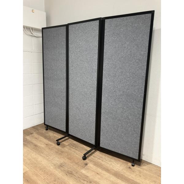 ■管理番号：2200000138094■カラー：グレー /グレー系■外形寸法：W1800 x D500x H1800mm■規格・仕様：ブラックフレーム■仕様：キャスター付※上記は型番などから調べたデータを抜粋したものです。