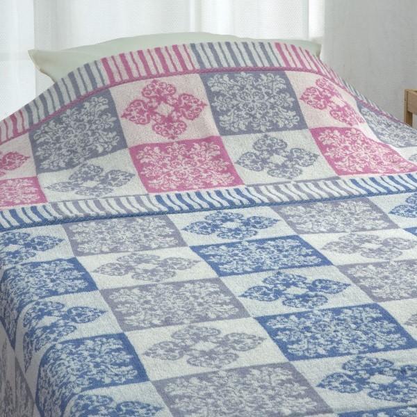 【タオルケット】タオルケットは、パイルのもつ優れた吸湿性と、ソフトな肌触り、洗濯のしやすさが特徴のケットです。【肌に触れる部分は天然素材を使用】やわらかく肌なじみの良い天然素材「綿」と吸湿発散性に優れた「麻」を使用したタオルケットです。綿は...