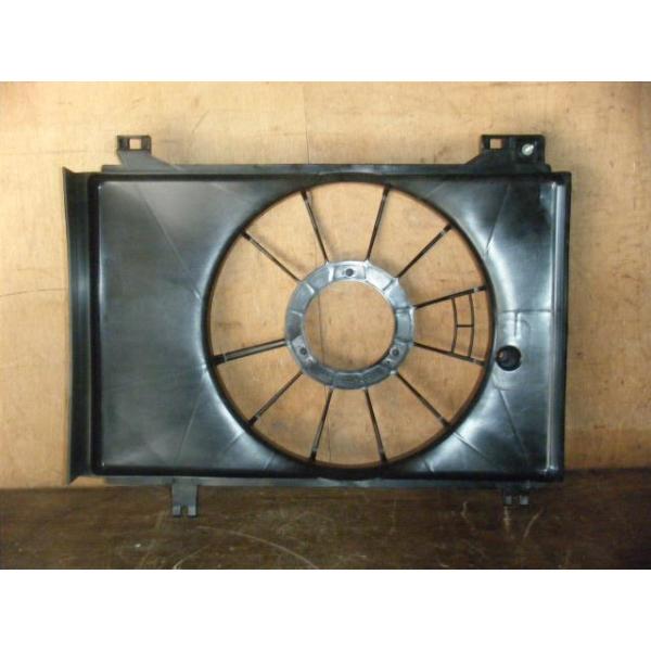 **** 商品説明を必ずご確認ください ****部品管理番号：000193025829650メーカー純正品番：ZJ39-15-210部品名：ファンシュラウド部品メーカー品番：222710-210部品区分：リサイクル品管理品番：AA7458車...