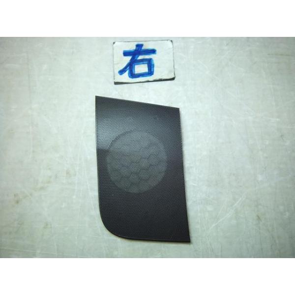 **** 商品説明を必ずご確認ください ****部品管理番号：000203036479121メーカー純正品番：86269-B1060-E0部品名：右スピーカーカバー部品区分：リサイクル品管理品番：AB5615車名：パッソ車両タイプ名：5ドア...