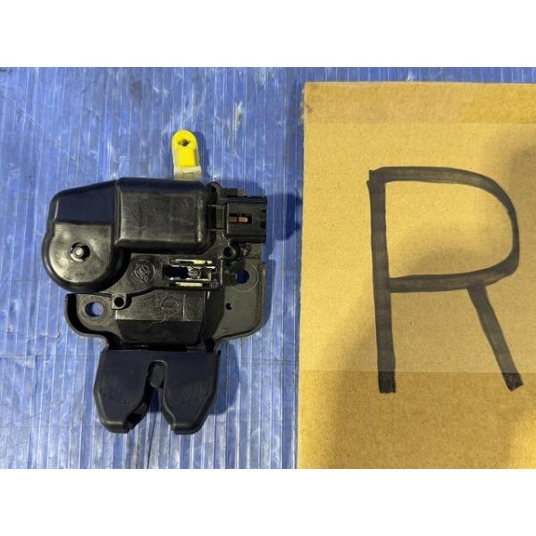 **** 商品説明を必ずご確認ください ****部品管理番号：000213025764590メーカー純正品番：84631-ED40A部品名：トランク・バックドアロックソレノイド部品区分：リサイクル品管理品番：AC0943車名：ティーダ ラテ...