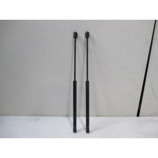 **** 商品説明を必ずご確認ください ****部品管理番号：000455737177250部品名：バックドアダンパー部品区分：リサイクル品管理品番：C4099部品カラー：紫車名：VW ゴルフ車両タイプ名：5ドアハッチバック認定型式：E-1...