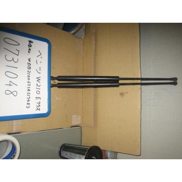 **** 商品説明を必ずご確認ください ****部品管理番号：000532078810510部品名：フードダンパー部品区分：リサイクル品管理品番：E3854部品カラー：車名：ベンツ Eクラス車両タイプ名：4ドアセダン認定型式：E-21006...