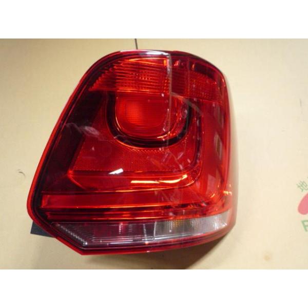 **** 商品説明を必ずご確認ください ****部品管理番号：001204843415500部品名：右テールランプ部品メーカー品番：5924部品区分：リサイクル品管理品番：L6379車名：VW ポロ車両タイプ名：5ドアハッチバック通称型式：...