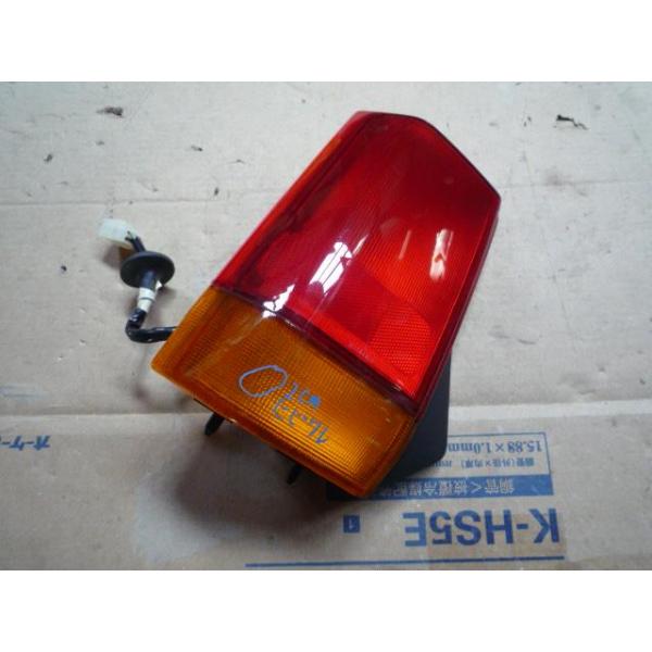 **** 商品説明を必ずご確認ください ****部品管理番号：001299428515600メーカー純正品番：35670-70B00部品名：左テールランプ部品区分：リサイクル品管理品番：U5770車名：アルト車両タイプ名：3ドアハッチバック...