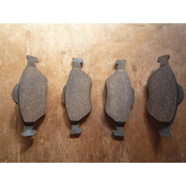 **** 商品説明を必ずご確認ください ****部品管理番号：001331556048500メーカー純正品番：D3Y0-33-28Z11部品名：Fブレーキパッド部品区分：リサイクル品管理品番：U7995車名：デミオ車両タイプ名：5ドアハッチ...