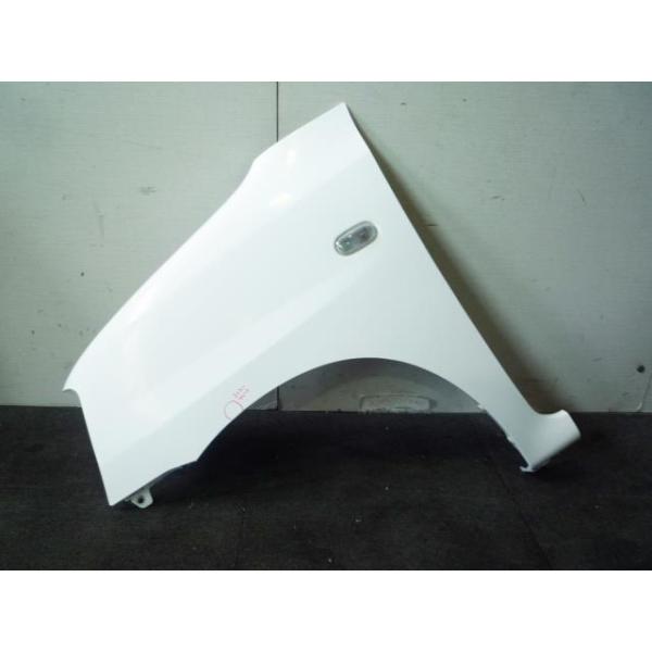**** 商品説明を必ずご確認ください ****部品管理番号：001447535010700メーカー純正品番：MR586935部品名：左Fフェンダー部品区分：リサイクル品管理品番：X5382部品カラー：ソフィアホワイト車名：トッポBJ車両タ...
