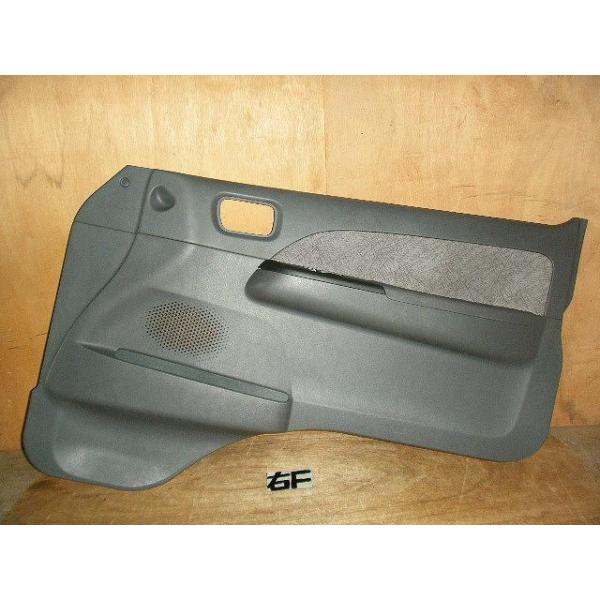 **** 商品説明を必ずご確認ください ****部品管理番号：001459883413150メーカー純正品番：80900-VW215部品名：右Fドアトリム部品区分：リサイクル品管理品番：W8602車名：キャラバン車両タイプ名：5DBOXバン...