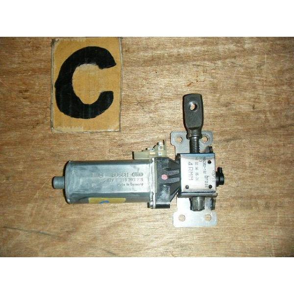 **** 商品説明を必ずご確認ください ****部品管理番号：001464137569950部品名：右フロントパワーシートモーター部品区分：リサイクル品管理品番：X6039車名：ボルボ 90シリーズ車両タイプ名：5DJワゴン通称型式：YV1...