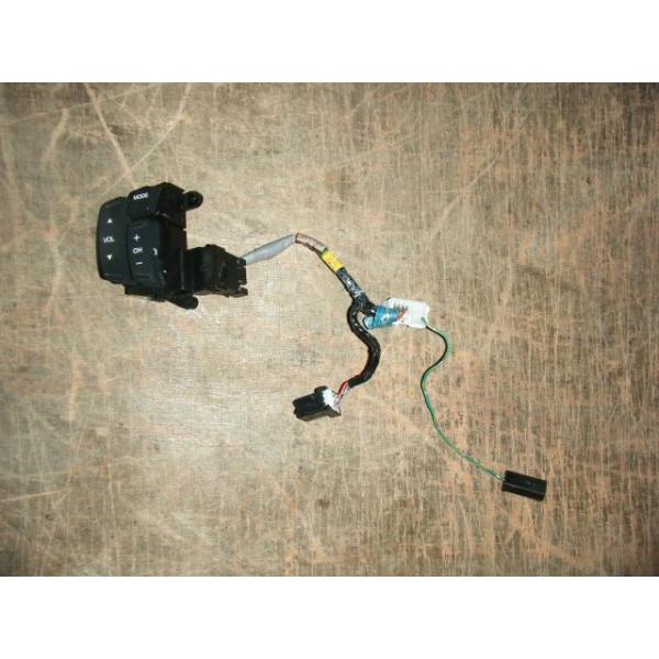 **** 商品説明を必ずご確認ください ****部品管理番号：001509138569150メーカー純正品番：35880-SLJ-003部品名：ステアリングスイッチ部品区分：リサイクル品管理品番：X8838車名：ステップワゴン車両タイプ名：...