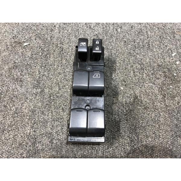 **** 商品説明を必ずご確認ください ****部品管理番号：001550862961900メーカー純正品番：25401-3VA0A部品名：パワーウインドウスイッチ部品区分：リサイクル品管理品番：Z1944車名：ノート車両タイプ名：5ドアハ...