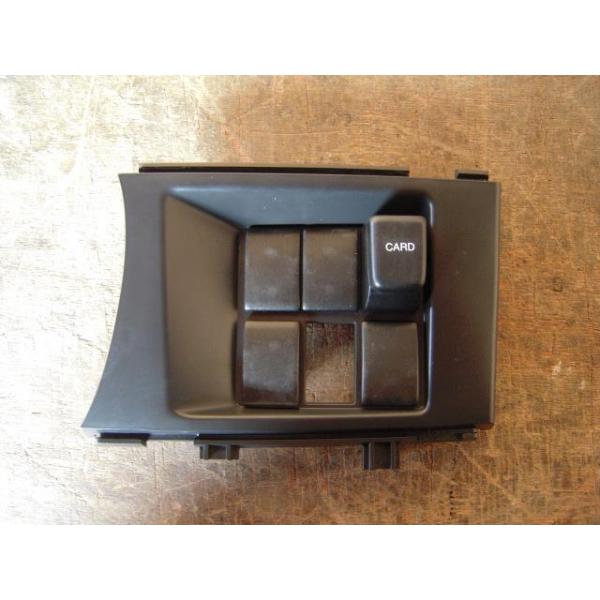 **** 商品説明を必ずご確認ください ****部品管理番号：001573770479900メーカー純正品番：73831-58J00部品名：スイッチパネル部品区分：リサイクル品管理品番：Z3057車名：ワゴンＲ車両タイプ名：5ドアハッチバッ...