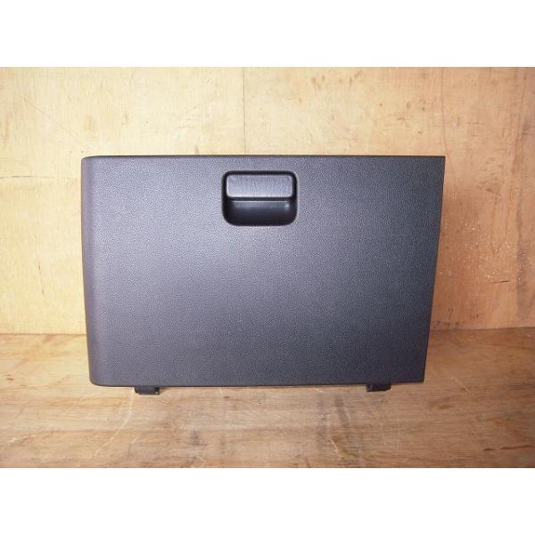 **** 商品説明を必ずご確認ください ****部品管理番号：001593949070210メーカー純正品番：55550-B5040部品名：グローブBOX部品区分：リサイクル品管理品番：Z3881車名：ハイゼット車両タイプ名：ケイトラック通...