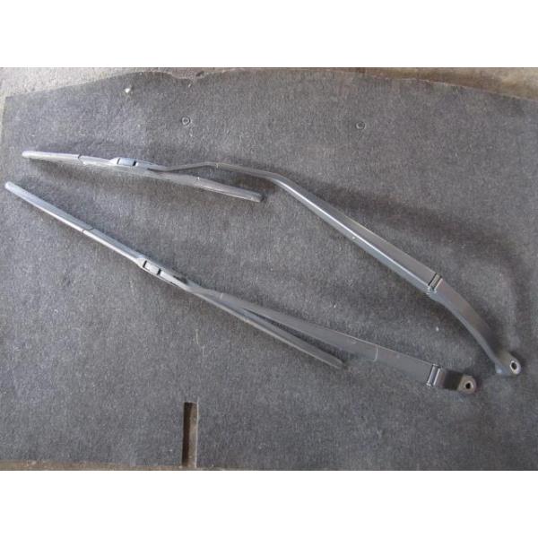 **** 商品説明を必ずご確認ください ****部品管理番号：001626992419900部品名：フロントワイパーアーム部品区分：リサイクル品管理品番：V8494車名：インサイト車両タイプ名：5ドアハッチバック通称型式：ZE2認定型式：D...