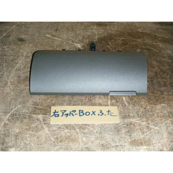 **** 商品説明を必ずご確認ください ****部品管理番号：001641231079900メーカー純正品番：55041-B2040-E0部品名：右アッパーボックスの蓋部品区分：リサイクル品管理品番：Z8221車名：タント車両タイプ名：5ド...