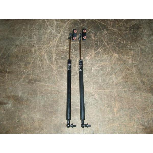 **** 商品説明を必ずご確認ください ****部品管理番号：001700650110510部品メーカー：KYBメーカー純正品番：57251FG010部品名：フードダンパー部品区分：リサイクル品管理品番：AA2057車名：フォレスター車両タ...