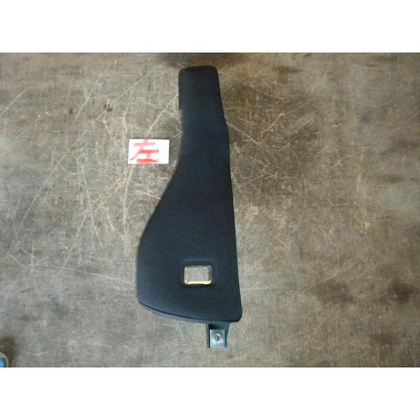 **** 商品説明を必ずご確認ください ****部品管理番号：001700655279900メーカー純正品番：64244SC011AR部品名：リアシート左パッド部品区分：リサイクル品管理品番：AA2106車名：フォレスター車両タイプ名：5D...