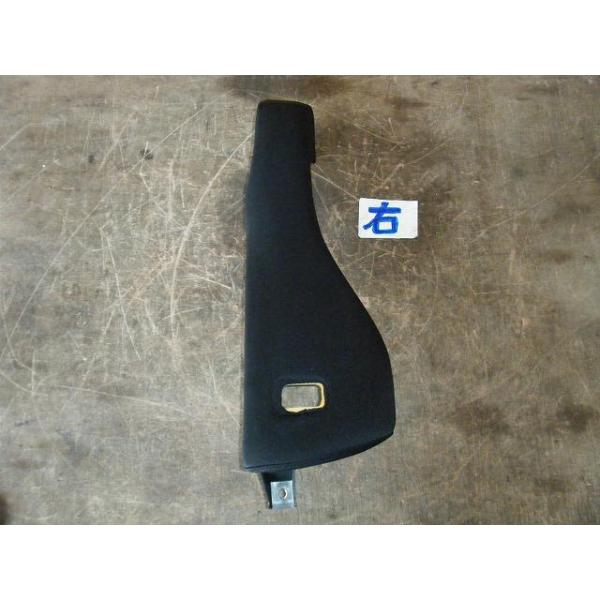 **** 商品説明を必ずご確認ください ****部品管理番号：001700655379900メーカー純正品番：64244SC001AR部品名：リアシート右パッド部品区分：リサイクル品管理品番：AA2107車名：フォレスター車両タイプ名：5D...