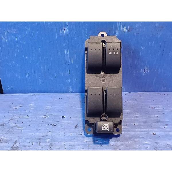 **** 商品説明を必ずご確認ください ****部品管理番号：220124000261900メーカー純正品番：D461-66-350部品名：パワーウインドウスイッチ部品区分：リサイクル品管理品番：AC4745車名：ベリーサ車両タイプ名：5ド...