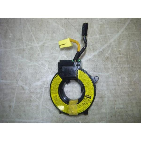 **** 商品説明を必ずご確認ください ****部品管理番号：220517000169950メーカー純正品番：8619A016部品名：スパイラルケ-ブル部品区分：リサイクル品管理品番：AB2532車名：アイ車両タイプ名：5ドアハッチバック通...