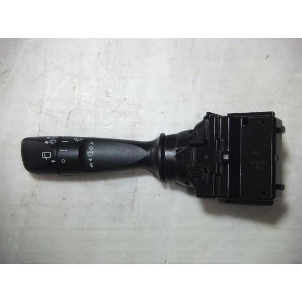 **** 商品説明を必ずご確認ください ****部品管理番号：230110000161520メーカー純正品番：84652-B2130部品名：ワイパースイッチ部品区分：リサイクル品管理品番：AA8811車名：ムーヴ車両タイプ名：5ドアハッチバ...