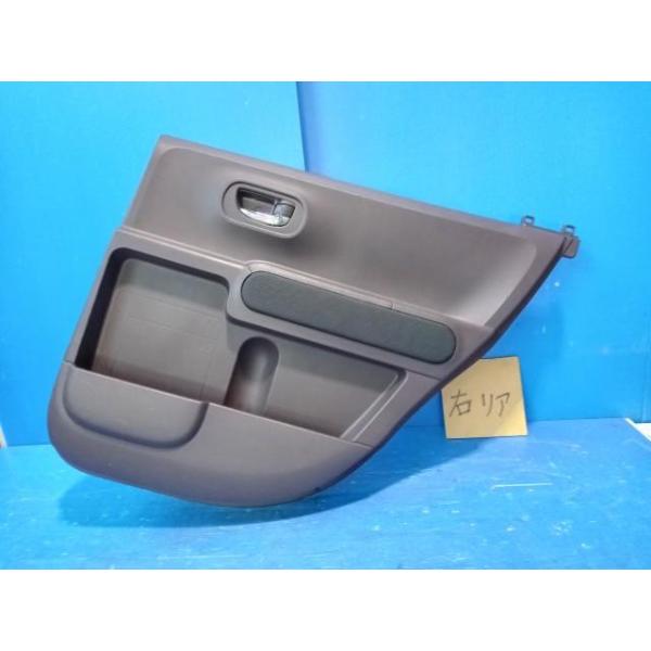 **** 商品説明を必ずご確認ください ****部品管理番号：230112000113350メーカー純正品番：67630-52X40-E0部品名：右Rドアトリム部品区分：リサイクル品管理品番：AA9400車名：スペイド車両タイプ名：4ドアハ...