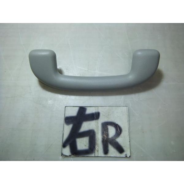 **** 商品説明を必ずご確認ください ****部品管理番号：230303000179905メーカー純正品番：76410-72M00-6GS部品名：右リアアシストグリップ部品区分：リサイクル品管理品番：AB1420車名：ワゴンＲ車両タイプ名...