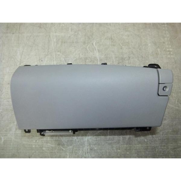 **** 商品説明を必ずご確認ください ****部品管理番号：231025000170210メーカー純正品番：55550-30450-B0部品名：グローブBOX部品区分：リサイクル品管理品番：AB4464車名：クラウン車両タイプ名：4ドアセ...