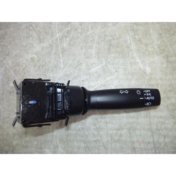 **** 商品説明を必ずご確認ください ****部品管理番号：231108000161501メーカー純正品番：35255-TDK-J01部品名：ライトスイッチ部品区分：リサイクル品管理品番：AB4762車名：フィット車両タイプ名：5ドアハッ...