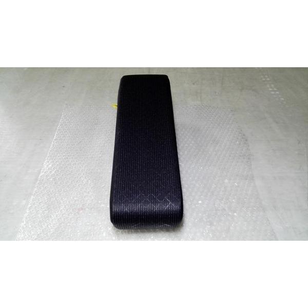 **** 商品説明を必ずご確認ください ****部品管理番号：241028000170460メーカー純正品番：85501-63R00-D2P部品名：アームレスト部品区分：リサイクル品管理品番：AC1043車名：ワゴンＲ車両タイプ名：5ドアハ...