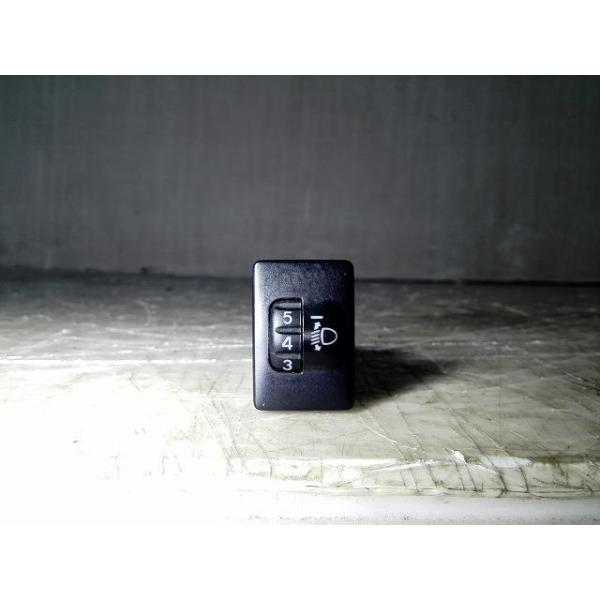 **** 商品説明を必ずご確認ください ****部品管理番号：251015000269151メーカー純正品番：84152-52130部品名：ヘッドランプレベリングスイッチメーカー代替品番：84152-52131部品区分：リサイクル品管理品番...