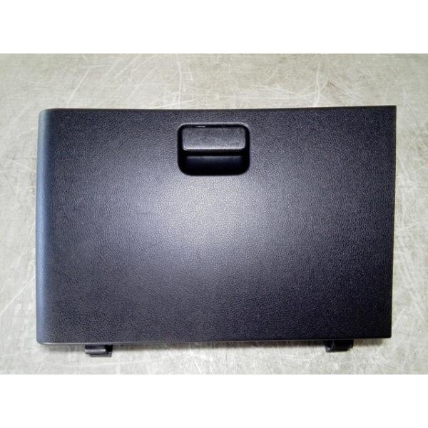 **** 商品説明を必ずご確認ください ****部品管理番号：260126000170210メーカー純正品番：55550-B5040-C1部品名：グローブBOX部品区分：リサイクル品管理品番：AC9570車名：サンバー車両タイプ名：ケイトラ...