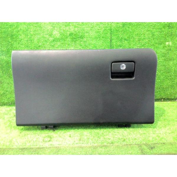 **** 商品説明を必ずご確認ください ****部品管理番号：A02607100170210メーカー純正品番：55550-30501-C0部品名：グローブBOX部品メーカー品番：55501-30251部品区分：リサイクル品車名：クラウン車両...