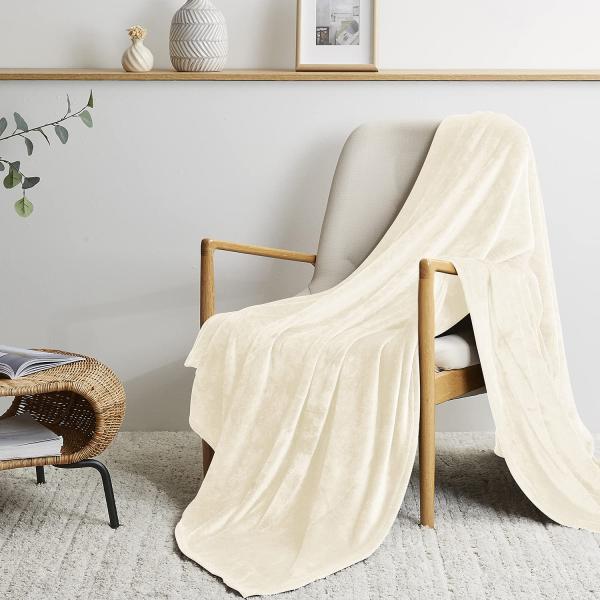 カジュアルクリーム/140 x 200 cm/-・Color:クリームSize:140 x 200 cm・素材マイクロファイバー 260GSM 暖かさだけでなく、デザインにもこだわった落ち着きのある色味のブランケットです。極細繊維の細かい起...