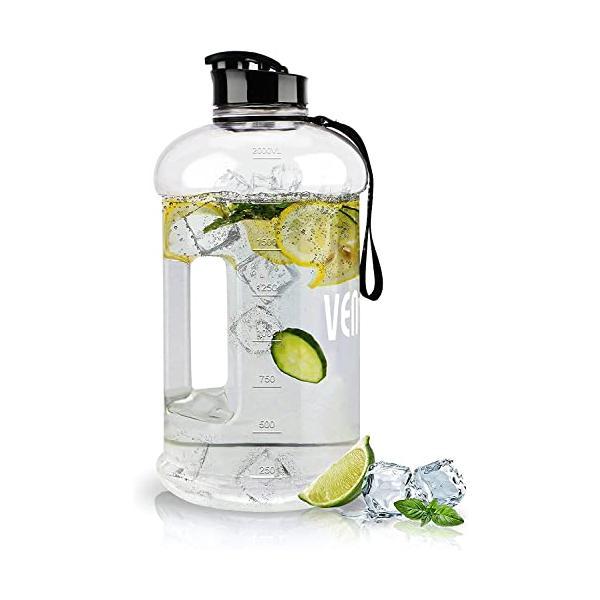 クリア/2200 ml/-・Color:クリア・大容量で水分摂取量を確認：平均的な1日の水分補給のニーズを満たす2.2Lのスポーツ用ウォーターボトル。半透明のボトルの測定目盛りで、水位をすぐに把握することができます。・幅広い用途に対応：トレ...
