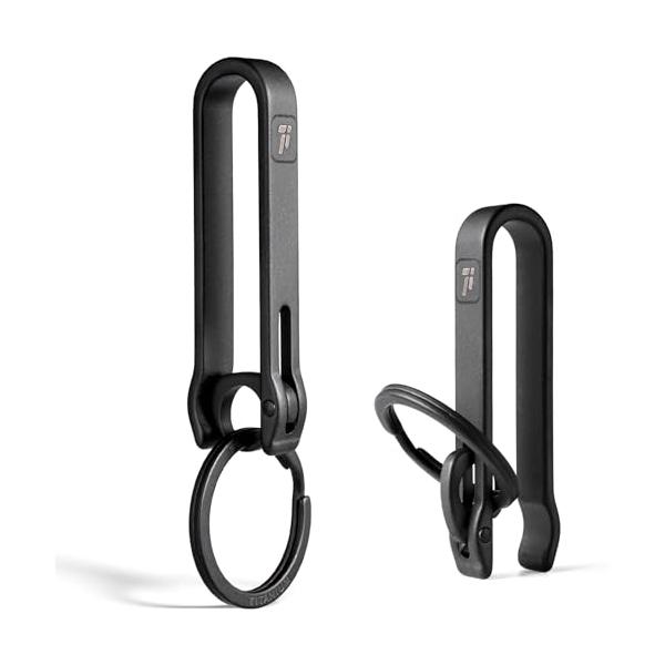 カラビナブラック/-/-・Color:ブラック・?Gr5チタン合金素材チタンは、軽く、強く、海水にさらしても錆びない金属です。また、磁気を帯びる心配やアレルギーの心配が少ない素材です。これらの特性からゴルフヘッドや自動車部品、アウトドア食器...