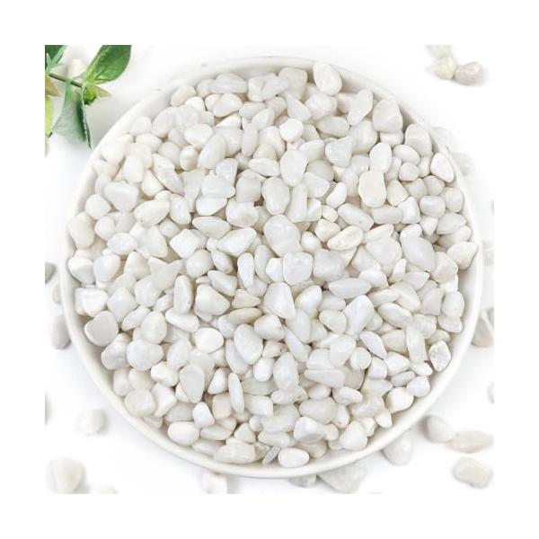 白/1kg/-・Size:1kgColor:白・上質天然素材選り抜きの天然石，を使用し、精密な水磨き加工で丸みを帯びた仕上がりです。無毒・無染色で環境に優しく、ペットや子供の周りでも安心して使用。自然の本来の色調を保ち、色褪せしにくく長期間...