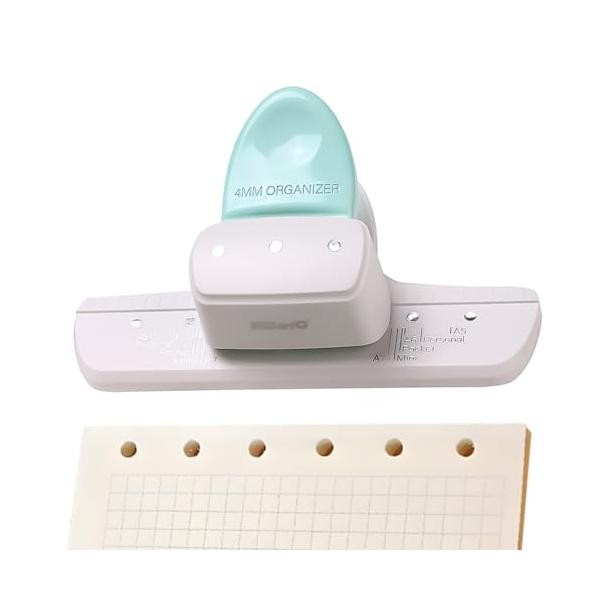 プルー/-/LXN510・Color:プルー・パッケージ個数:1・1.効率的な多穴パンチ機能：このパンチは、一度にA4用紙を8枚までパンチでき、対応サイズはA8（ミニ）、A7、A7ポケット、A6、A6パーソナル、A5で、穴数は3穴、穴間隔は...