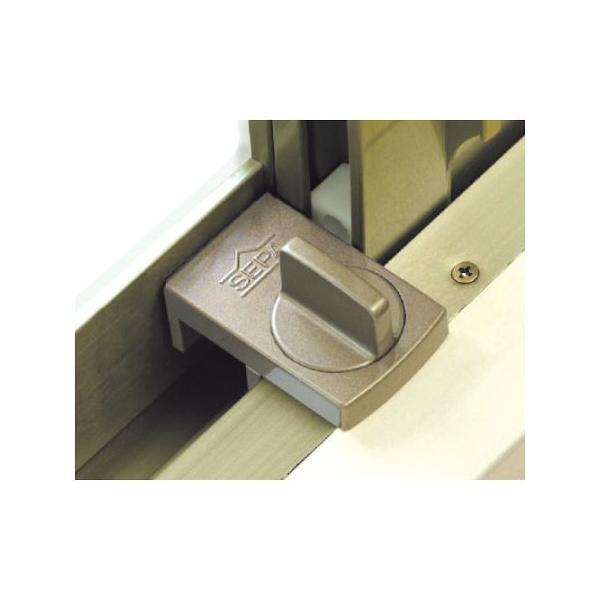 ●<商品詳細参考ページ>外部リンク：https://axel.as-1.co.jp/asone/d/61-3338-96/●事業者向け商品です。●色：アンバー●本体寸法（mm）幅×長さ：33×55●材質：亜鉛ダイカスト●取付仕様...