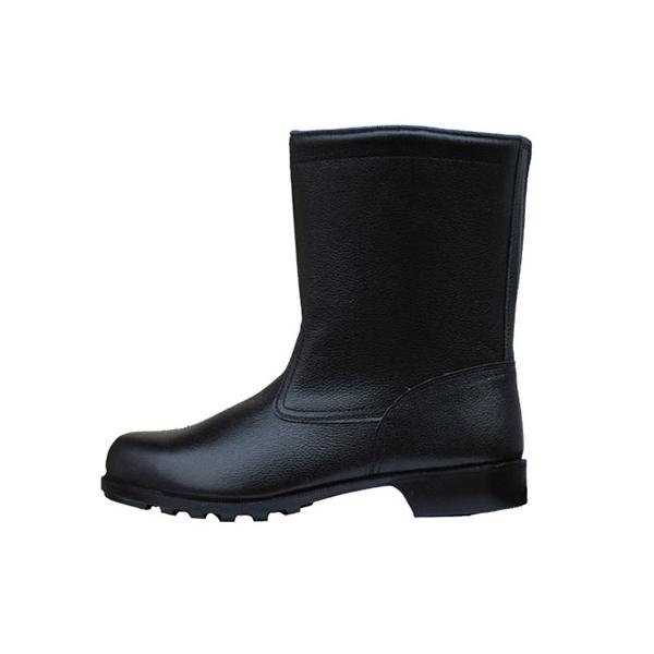 ●<商品詳細参考ページ>外部リンク：https://axel.as-1.co.jp/asone/d/62-0930-54/●事業者向け商品です。●甲被：牛クロム革(型押)●靴底：合成ゴム1層底●先芯：鋼製●標準重量=1200g/...