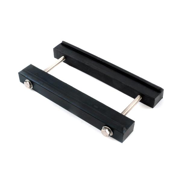 ●<商品詳細参考ページ>外部リンク：https://axel.as-1.co.jp/asone/d/62-3941-02/●事業者向け商品です。●対応砥石幅：40〜75mm●付属部品：ゴム台2個・ボルト2個・ナット2個・ワッシャ...