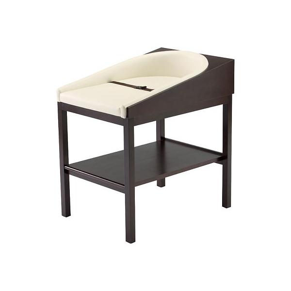 ●<商品詳細参考ページ>外部リンク：https://axel.as-1.co.jp/asone/d/7-9904-02/●事業者向け商品です。●おむつ交換台●色：ダークブラウン●入数：1台●材質：フレーム/ビーチ材、張材/ビニー...