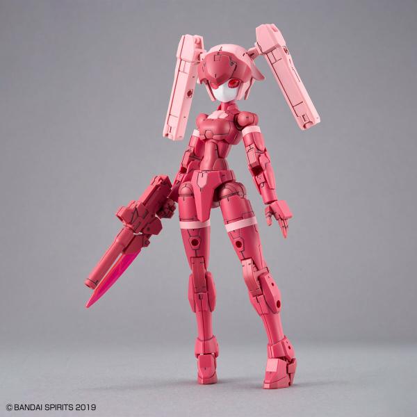 マクシオン軍の新EXAMACS「アチェルビー」が登場!■素体となる本体のほか、アーマーパーツ、武器パーツがひとつになったオールインワンアイテム。■アーマーは肩や腰に接続可能。■付属のサブマシンガンはビームソード部分が分離。■頭部のバイザーは...