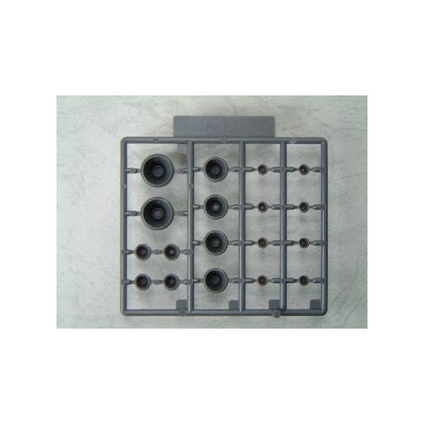 13〜20cm級メカに適したバーニアが大小入っています。バックパックや脚部バーニアに適しております。Copyright KOTOBUKIYA